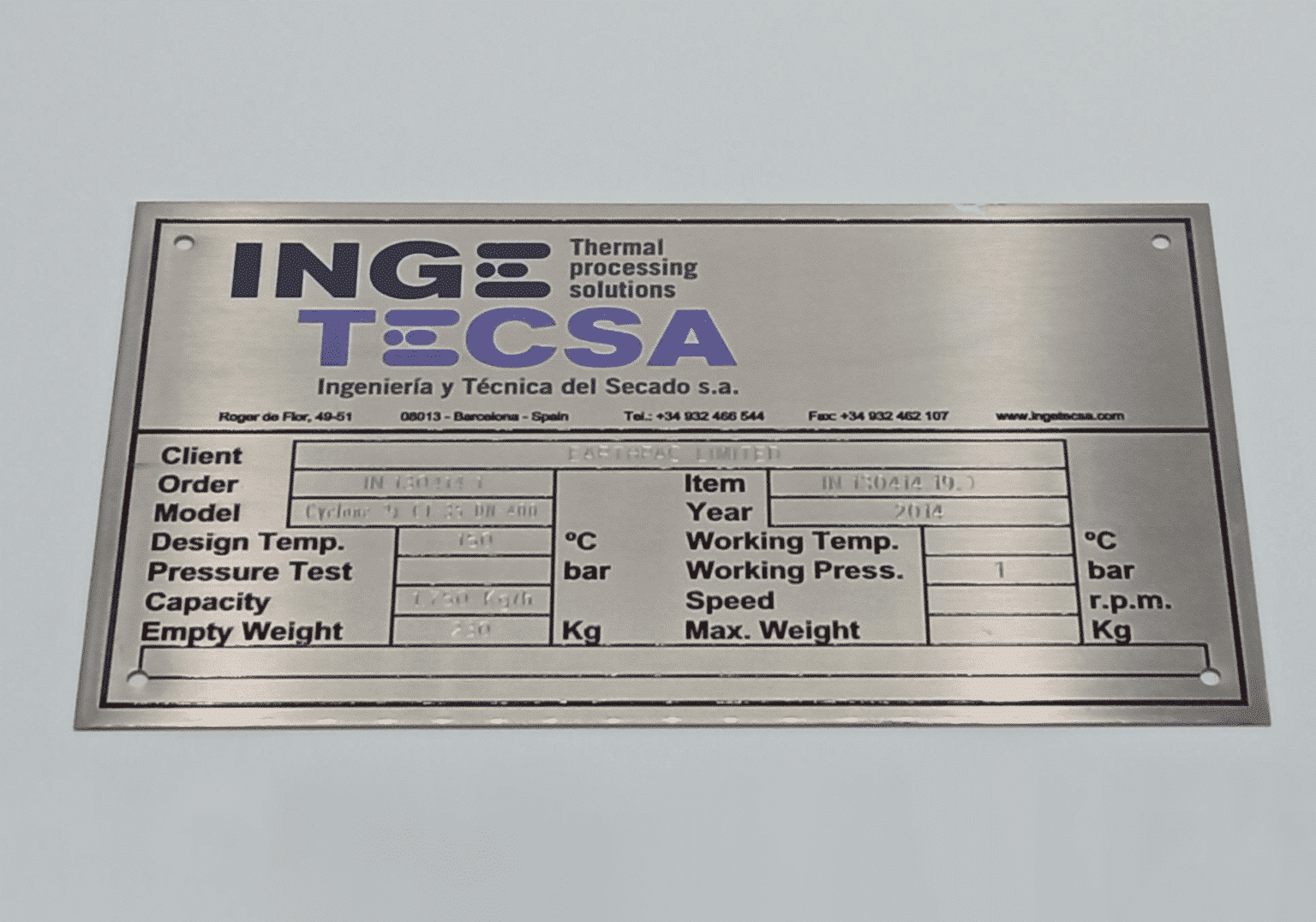 Fabricación de Placas Industriales y Corporativas - Artser